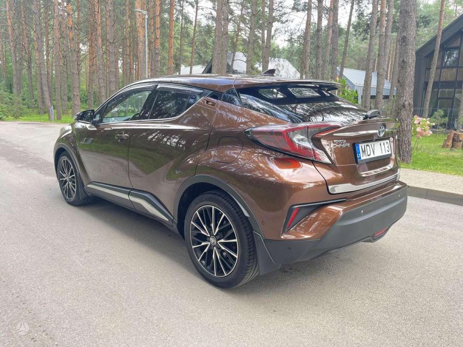 Коричневый Тойота C-HR 2017 в Вильнюс, объемом двигателя 1.80 л и пробегом 131 тыс. км за 17500 €, фото 3 на AUTOMOTO.COM.LV