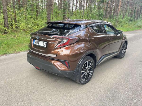Коричневый Тойота C-HR 2017 в Вильнюс, объемом двигателя 1.80 л и пробегом 131 тыс. км за 17500 €, фото 3 на AUTOMOTO.COM.LV