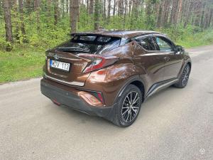 Коричневый Тойота C-HR 2017 в Вильнюс, объемом двигателя 1.80 л и пробегом 131 тыс. км за 17500 €, фото 4 на AUTOMOTO.COM.LV