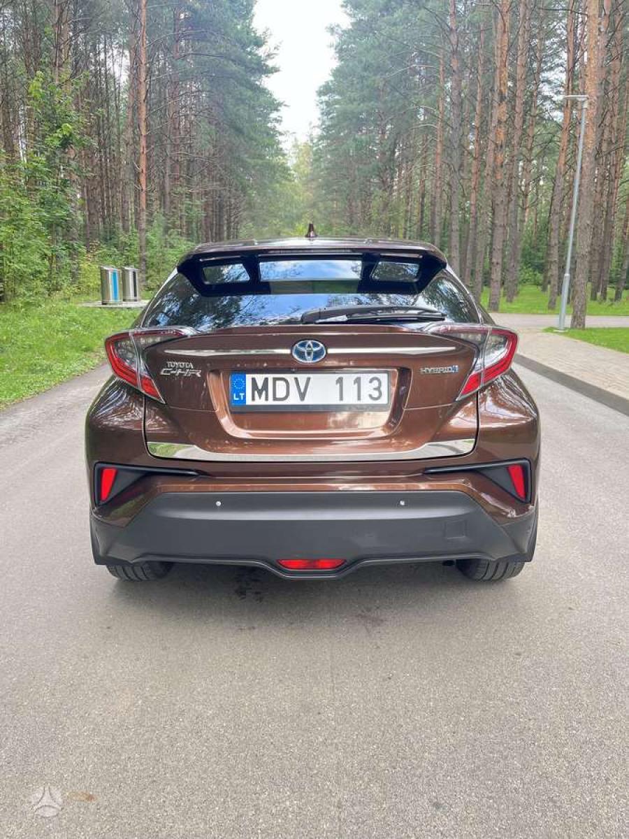 Коричневый Тойота C-HR 2017 в Вильнюс, объемом двигателя 1.80 л и пробегом 131 тыс. км за 17500 €, фото 5 на AUTOMOTO.COM.LV