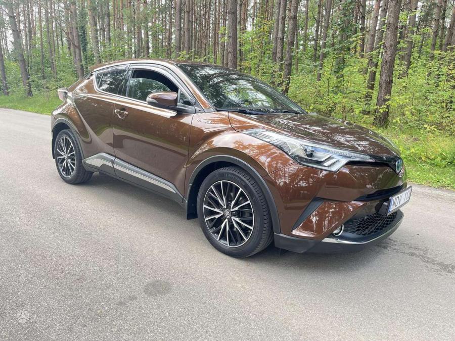 Коричневый Тойота C-HR 2017 в Вильнюс, объемом двигателя 1.80 л и пробегом 131 тыс. км за 17500 €, фото 7 на AUTOMOTO.COM.LV