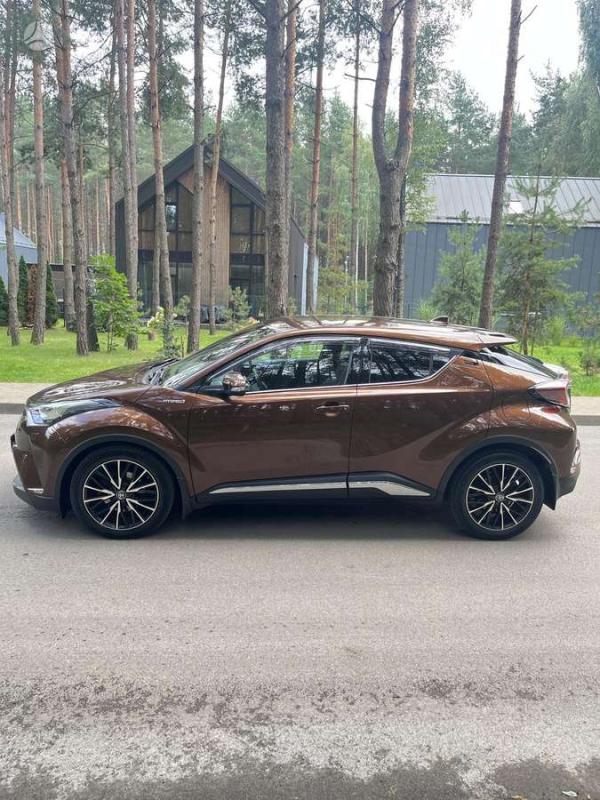 Коричневый Тойота C-HR 2017 в Вильнюс, объемом двигателя 1.80 л и пробегом 131 тыс. км за 17500 €, фото 7 на AUTOMOTO.COM.LV