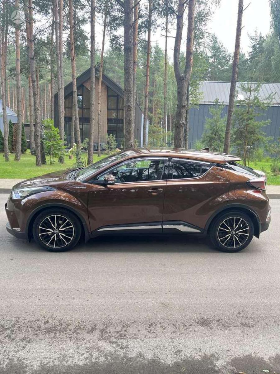 Коричневый Тойота C-HR 2017 в Вильнюс, объемом двигателя 1.80 л и пробегом 131 тыс. км за 17500 €, фото 8 на AUTOMOTO.COM.LV