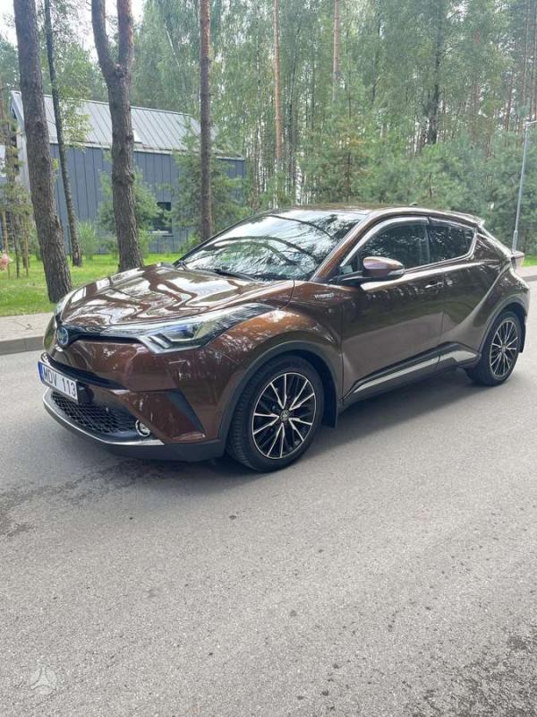 Коричневый Тойота C-HR 2017 в Вильнюс, объемом двигателя 1.80 л и пробегом 131 тыс. км за 17500 €, фото 8 на AUTOMOTO.COM.LV