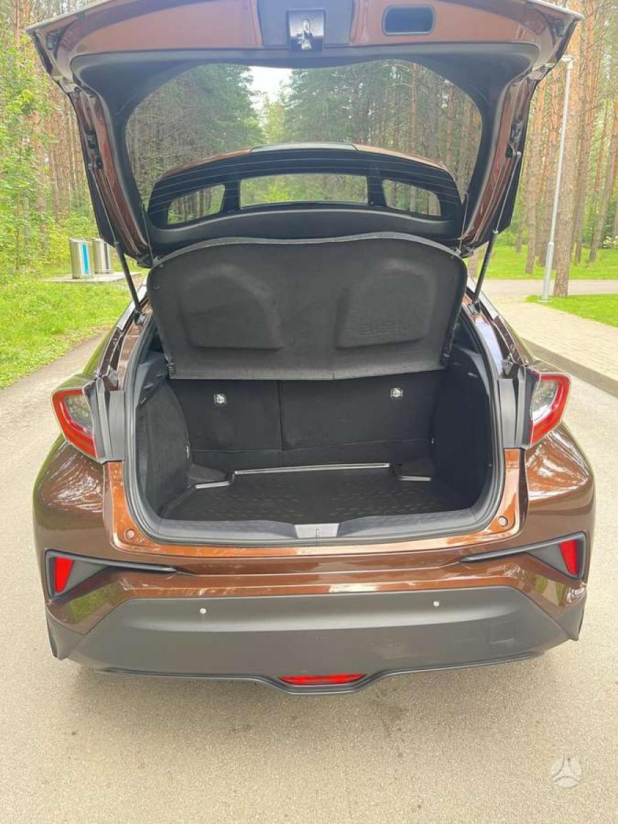 Коричневый Тойота C-HR 2017 в Вильнюс, объемом двигателя 1.80 л и пробегом 131 тыс. км за 17500 €, фото 11 на AUTOMOTO.COM.LV
