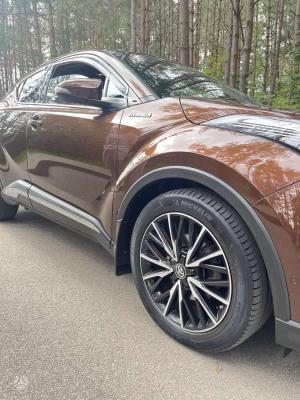 Коричневый Тойота C-HR 2017 в Вильнюс, объемом двигателя 1.80 л и пробегом 131 тыс. км за 17500 €, фото 22 на AUTOMOTO.COM.LV
