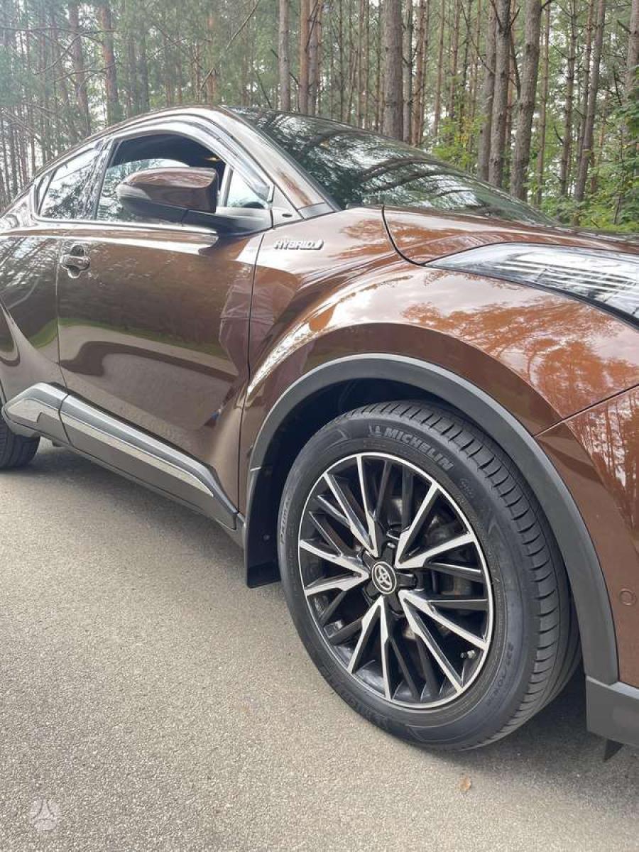 Коричневый Тойота C-HR 2017 в Вильнюс, объемом двигателя 1.80 л и пробегом 131 тыс. км за 17500 €, фото 22 на AUTOMOTO.COM.LV