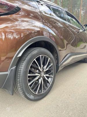 Коричневый Тойота C-HR 2017 в Вильнюс, объемом двигателя 1.80 л и пробегом 131 тыс. км за 17500 €, фото 23 на AUTOMOTO.COM.LV