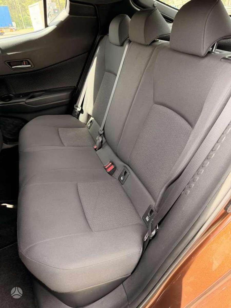 Brūns Toyota C-HR 2017 Viļņa, ar dzinēja tilpumu 1.80 L un nobraukumu 117 tūkst. km par 17350 €, foto 14 vietnē AUTOMOTO.COM.LV
