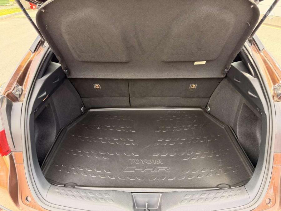 Brūns Toyota C-HR 2017 Viļņa, ar dzinēja tilpumu 1.80 L un nobraukumu 117 tūkst. km par 17350 €, foto 15 vietnē AUTOMOTO.COM.LV