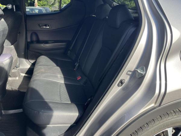 Brown Toyota C-HR 2017 in Kaunas, with an engine capacity of 1.80 L and mileage of 90 thousand km for 15800 €, photo 10 on AUTOMOTO.COM.LV