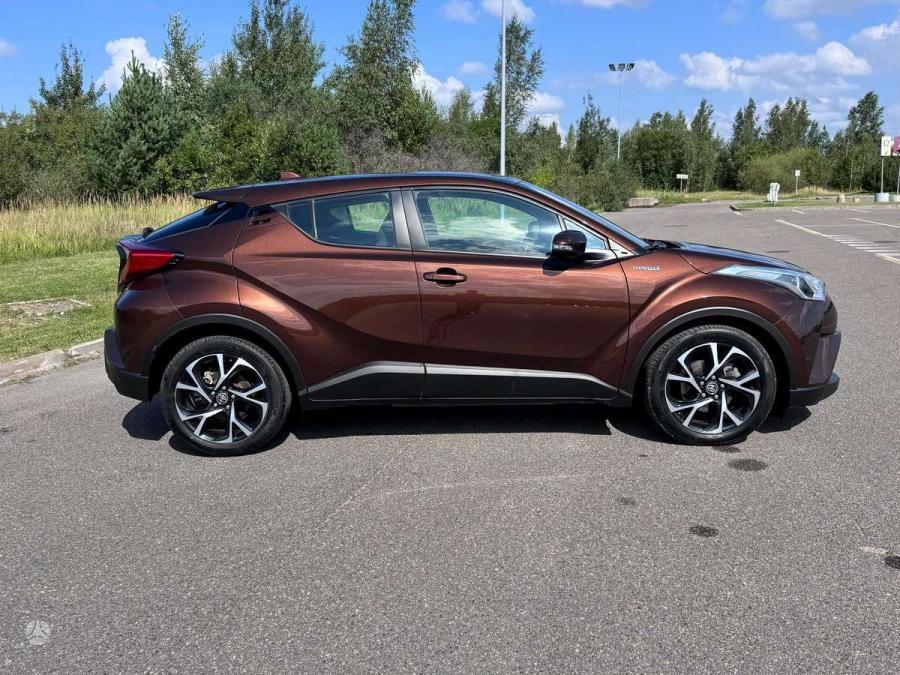 Коричневый Тойота C-HR 2017 в Вильнюс, объемом двигателя 1.80 л и пробегом 117 тыс. км за 17350 €, фото 7 на AUTOMOTO.COM.LV