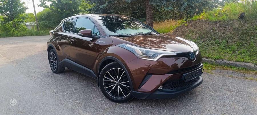 Коричневый Тойота C-HR 2017 в Плунге, объемом двигателя 1.80 л и пробегом 168 тыс. км за 15500 €, фото 1 на AUTOMOTO.COM.LV