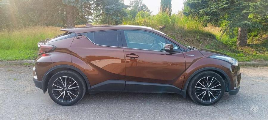 Коричневый Тойота C-HR 2017 в Плунге, объемом двигателя 1.80 л и пробегом 168 тыс. км за 15500 €, фото 6 на AUTOMOTO.COM.LV
