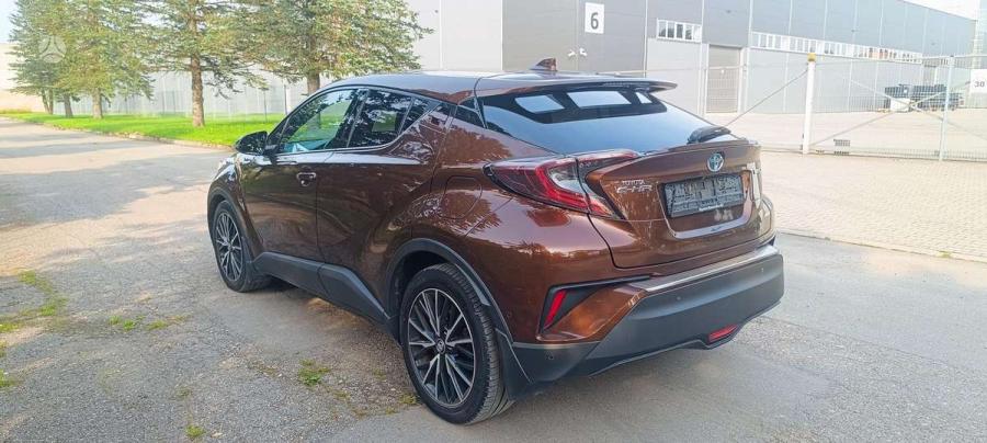 Коричневый Тойота C-HR 2017 в Плунге, объемом двигателя 1.80 л и пробегом 168 тыс. км за 15500 €, фото 9 на AUTOMOTO.COM.LV