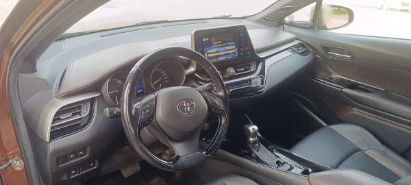 Brown Toyota C-HR 2017 in Plunge, with an engine capacity of 1.80 L and mileage of 168 thousand km for 15500 €, photo 11 on AUTOMOTO.COM.LV