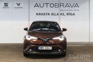 Коричневый Тойота C-HR 2018 в Рига, объемом двигателя 1.80 л и пробегом 133 тыс. км за 15990 €, фото 2 на AUTOMOTO.COM.LV