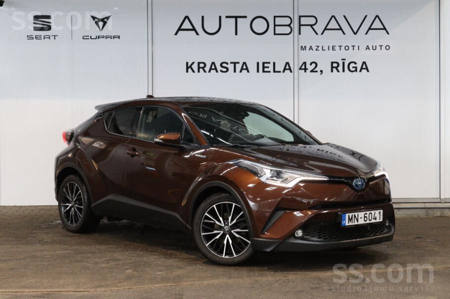 Коричневый Тойота C-HR 2018 в Рига, объемом двигателя 1.80 л и пробегом 133 тыс. км за 15990 €, фото 3 на AUTOMOTO.COM.LV