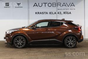 Коричневый Тойота C-HR 2018 в Рига, объемом двигателя 1.80 л и пробегом 133 тыс. км за 15990 €, фото 4 на AUTOMOTO.COM.LV