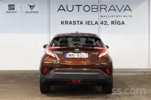 Коричневый Тойота C-HR 2018 в Рига, объемом двигателя 1.80 л и пробегом 133 тыс. км за 15990 €, фото 7 на AUTOMOTO.COM.LV