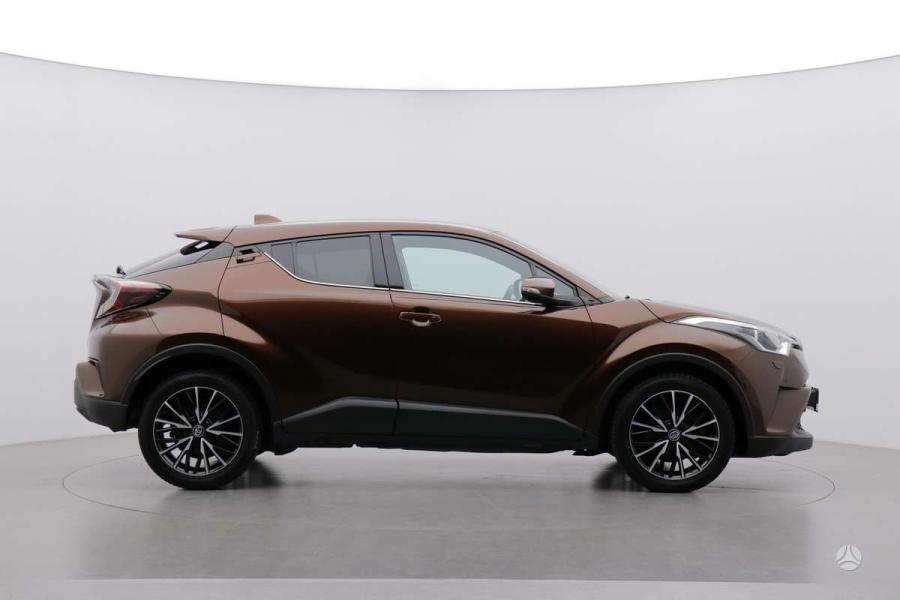 Коричневый Тойота C-HR 2018 в Вильнюс, объемом двигателя 1.20 л и пробегом 61 тыс. км за 17900 €, фото 17 на AUTOMOTO.COM.LV