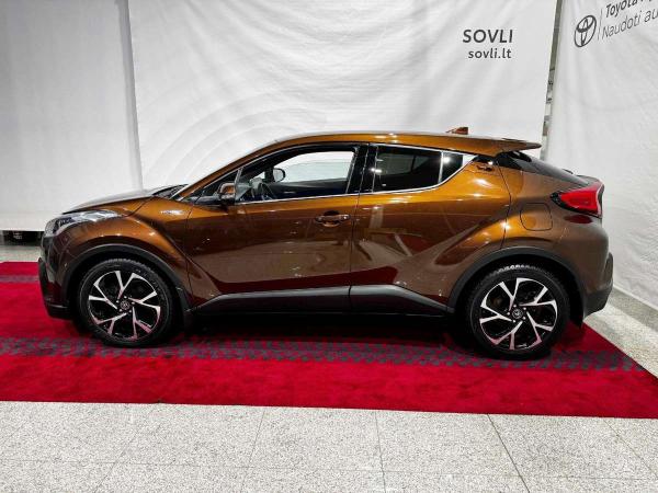Brown Toyota C-HR 2018 in Siauliai, with an engine capacity of 1.80 L and mileage of 181 thousand km for 17500 €, photo 5 on AUTOMOTO.COM.LV