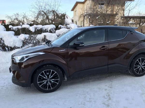 Brūns Toyota C-HR 2018 Kauņa, ar dzinēja tilpumu 1.80 L un nobraukumu 153 tūkst. km par 17000 €, foto 1 vietnē AUTOMOTO.COM.LV