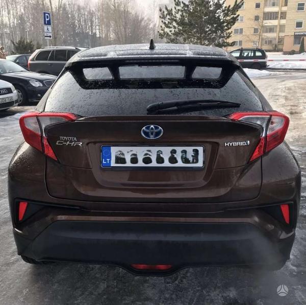 Brūns Toyota C-HR 2018 Kauņa, ar dzinēja tilpumu 1.80 L un nobraukumu 153 tūkst. km par 17000 €, foto 3 vietnē AUTOMOTO.COM.LV
