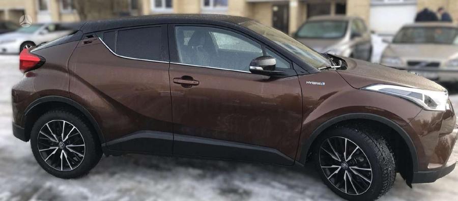 Brūns Toyota C-HR 2018 Kauņa, ar dzinēja tilpumu 1.80 L un nobraukumu 153 tūkst. km par 17000 €, foto 4 vietnē AUTOMOTO.COM.LV