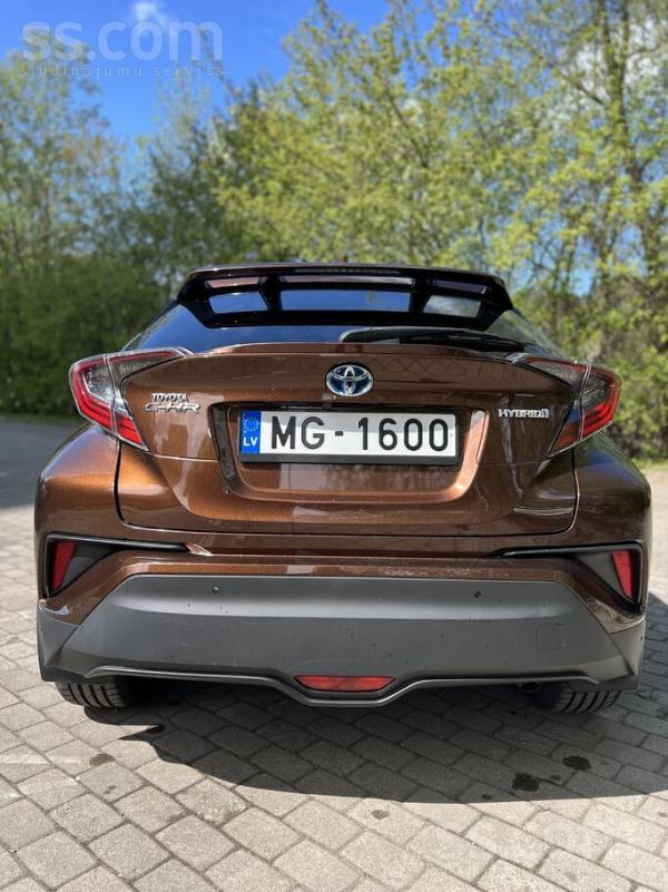 Коричневый Тойота C-HR 2018 в Рига, объемом двигателя 1.80 л и пробегом 89 тыс. км за 17500 €, фото 3 на AUTOMOTO.COM.LV