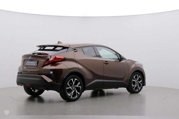 Brown Toyota C-HR 2018 in Vilnius, with an engine capacity of 1.80 L and mileage of 116 thousand km for 19990 €, photo 4 on AUTOMOTO.COM.LV