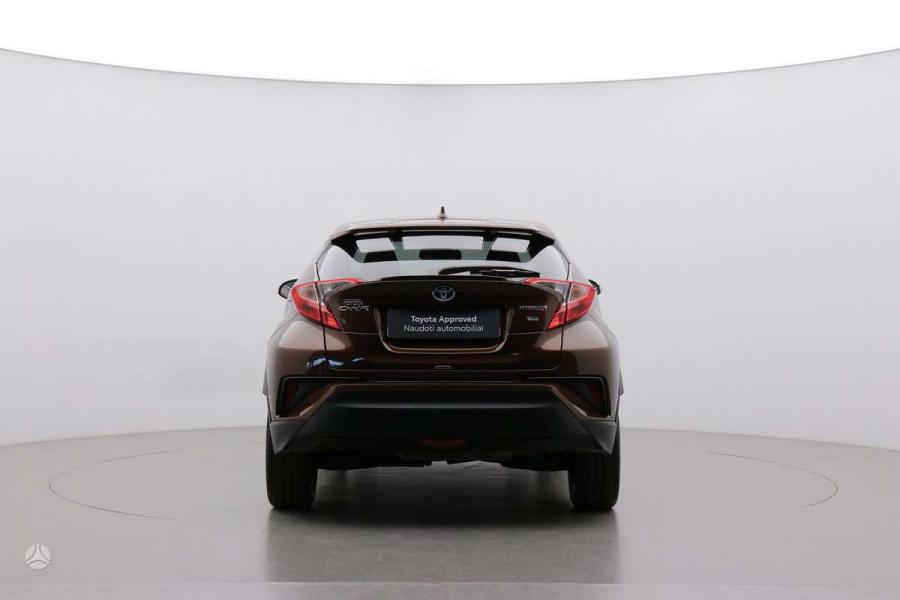 Brūns Toyota C-HR 2018 Viļņa, ar dzinēja tilpumu 1.80 L un nobraukumu 116 tūkst. km par 19990 €, foto 6 vietnē AUTOMOTO.COM.LV