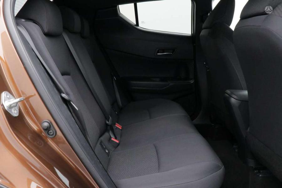 Brūns Toyota C-HR 2018 Viļņa, ar dzinēja tilpumu 1.80 L un nobraukumu 116 tūkst. km par 19990 €, foto 11 vietnē AUTOMOTO.COM.LV