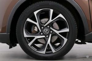 Brūns Toyota C-HR 2018 Viļņa, ar dzinēja tilpumu 1.80 L un nobraukumu 116 tūkst. km par 19990 €, foto 17 vietnē AUTOMOTO.COM.LV