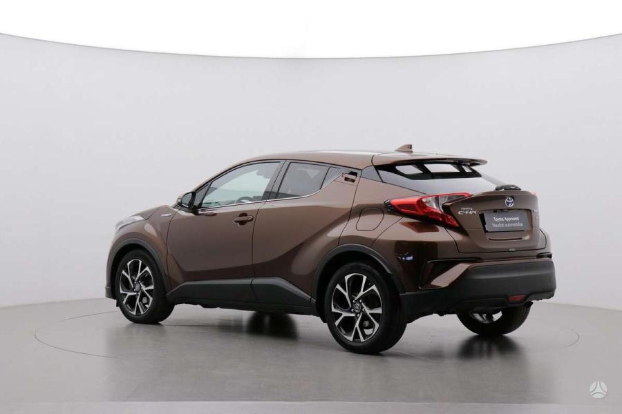 Brūns Toyota C-HR 2018 Viļņa, ar dzinēja tilpumu 1.80 L un nobraukumu 116 tūkst. km par 19990 €, foto 19 vietnē AUTOMOTO.COM.LV
