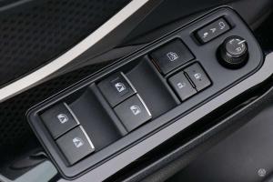 Brūns Toyota C-HR 2018 Viļņa, ar dzinēja tilpumu 1.80 L un nobraukumu 116 tūkst. km par 19990 €, foto 23 vietnē AUTOMOTO.COM.LV