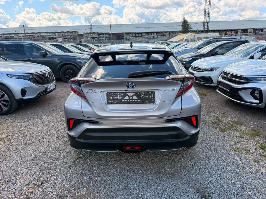 Brown Toyota C-HR 2018 in Kaunas, with an engine capacity of 1.80 L and mileage of 150 thousand km for 16450 €, photo 9 on AUTOMOTO.COM.LV