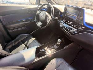 Brown Toyota C-HR 2018 in Kaunas, with an engine capacity of 1.80 L and mileage of 150 thousand km for 16450 €, photo 16 on AUTOMOTO.COM.LV