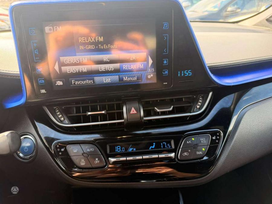 Brown Toyota C-HR 2018 in Kaunas, with an engine capacity of 1.80 L and mileage of 150 thousand km for 16450 €, photo 20 on AUTOMOTO.COM.LV