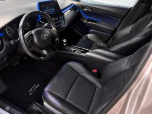 Brown Toyota C-HR 2018 in Kaunas, with an engine capacity of 1.80 L and mileage of 150 thousand km for 16450 €, photo 24 on AUTOMOTO.COM.LV