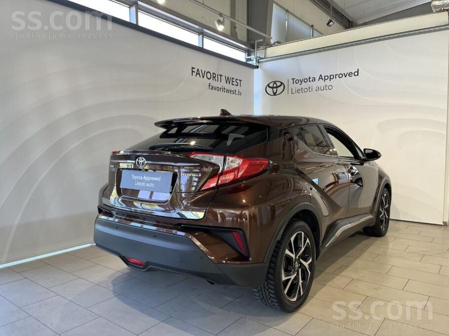 Brūns Toyota C-HR 2019 Ventspils, ar dzinēja tilpumu 1.80 L un nobraukumu 69 tūkst. km par 18990 €, foto 4 vietnē AUTOMOTO.COM.LV