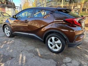Brown Toyota C-HR 2019 in Kaunas, with an engine capacity of 1.80 L and mileage of 112 thousand km for 16450 €, photo 6 on AUTOMOTO.COM.LV