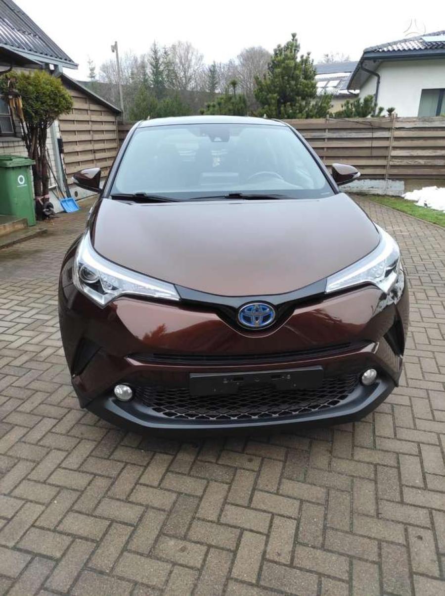 Brown Toyota C-HR 2019 in Kaunas, with an engine capacity of 1.80 L and mileage of 112 thousand km for 16450 €, photo 18 on AUTOMOTO.COM.LV