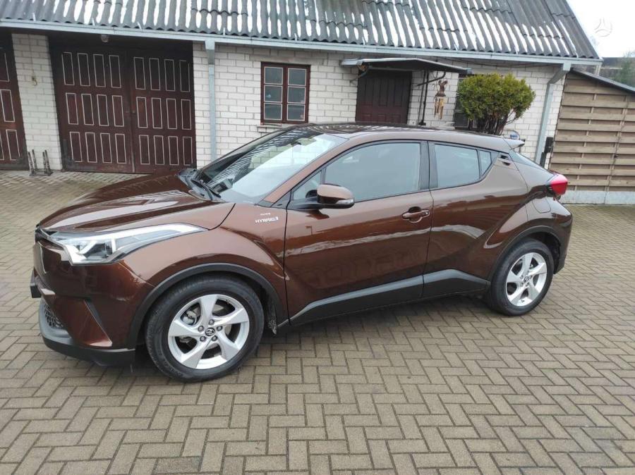 Brown Toyota C-HR 2019 in Kaunas, with an engine capacity of 1.80 L and mileage of 112 thousand km for 16450 €, photo 21 on AUTOMOTO.COM.LV