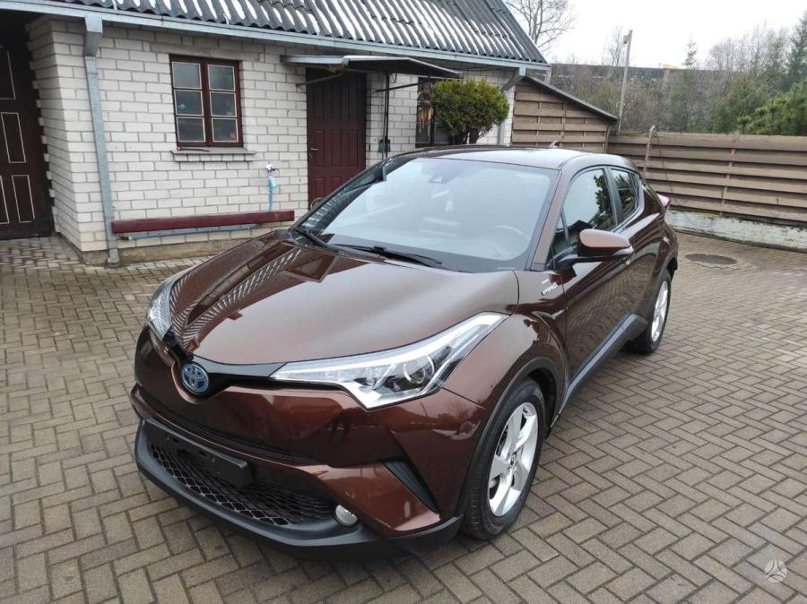 Brown Toyota C-HR 2019 in Kaunas, with an engine capacity of 1.80 L and mileage of 112 thousand km for 16450 €, photo 22 on AUTOMOTO.COM.LV