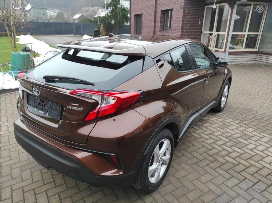 Brown Toyota C-HR 2019 in Kaunas, with an engine capacity of 1.80 L and mileage of 112 thousand km for 16450 €, photo 23 on AUTOMOTO.COM.LV