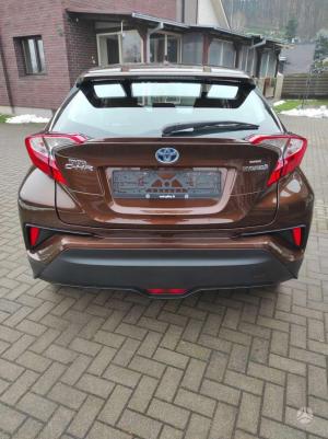 Brown Toyota C-HR 2019 in Kaunas, with an engine capacity of 1.80 L and mileage of 112 thousand km for 16450 €, photo 25 on AUTOMOTO.COM.LV