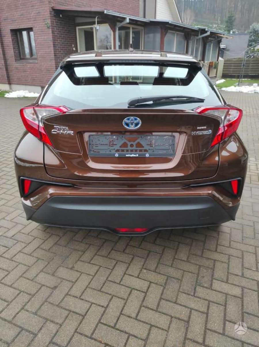 Brown Toyota C-HR 2019 in Kaunas, with an engine capacity of 1.80 L and mileage of 112 thousand km for 16450 €, photo 25 on AUTOMOTO.COM.LV