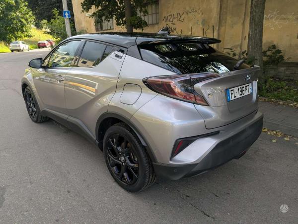 Brown Toyota C-HR 2019 in Vilnius, with an engine capacity of 1.80 L and mileage of 172 thousand km for 16800 €, photo 6 on AUTOMOTO.COM.LV