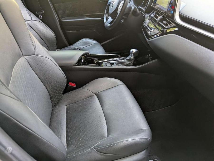 Brūns Toyota C-HR 2019 Viļņa, ar dzinēja tilpumu 1.80 L un nobraukumu 172 tūkst. km par 16800 €, foto 10 vietnē AUTOMOTO.COM.LV